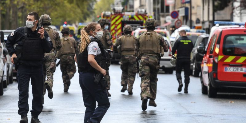 Attaque à Paris En Direct Deux Blessés Deux Suspects Interpellés
