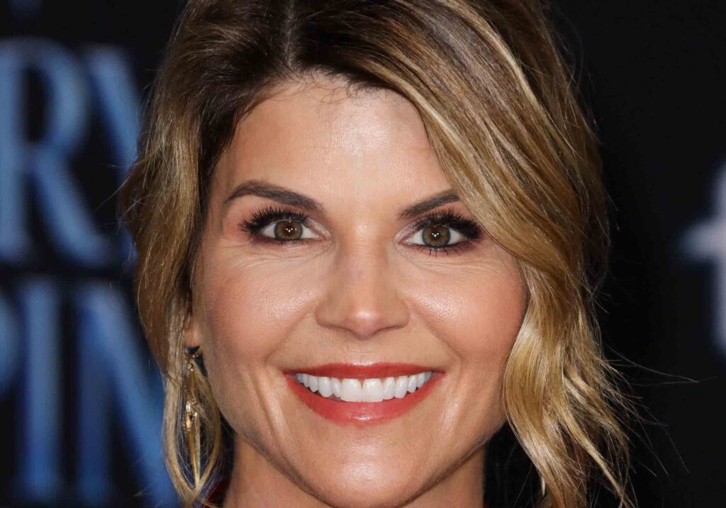 Lori Loughlin : entre chute judiciaire et silence médiatique - Femmes News
